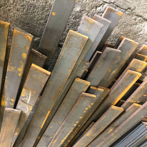 Profilés acier - IPN, IPE, cornières, fers plats - Mastock